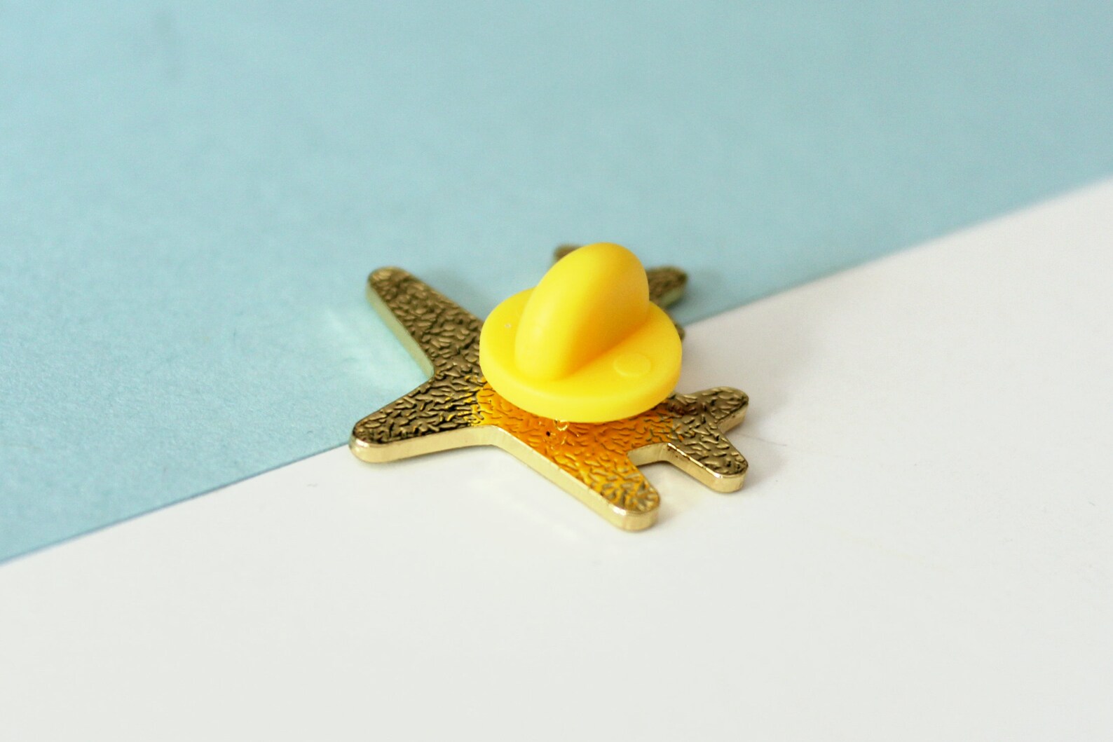 White Glitter Sparkle Emoji Enamel Pin Cute Gold Shiny Pin - Etsy