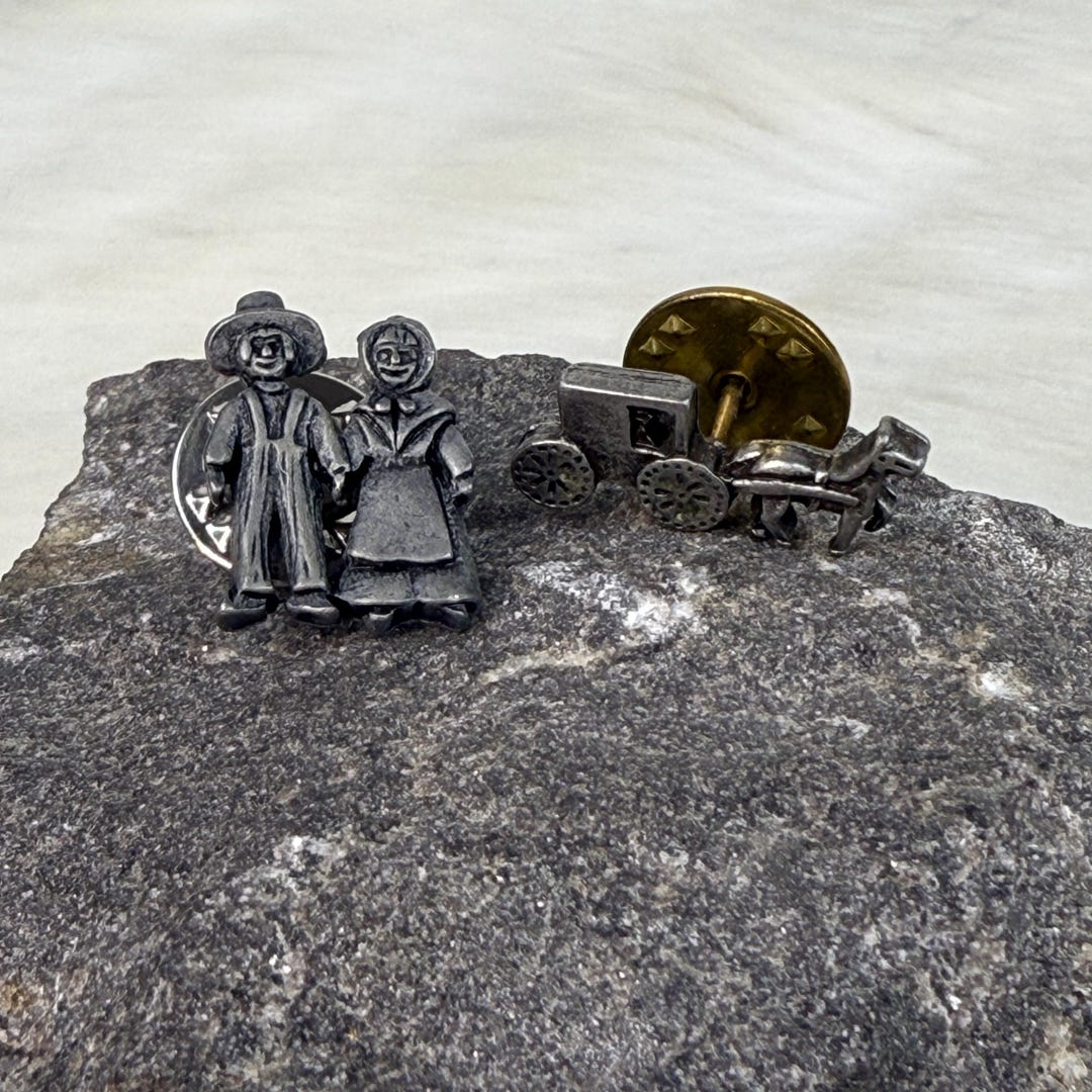 Amish Husband & Wife Tie Tack Lapel Pin Pilgrim Couple Carriage Buggie ...