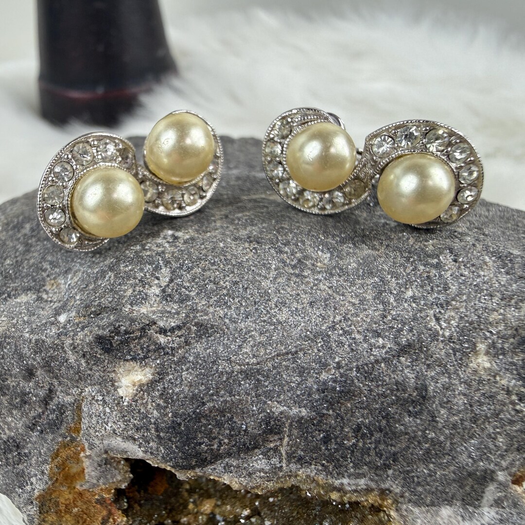 Vintage Marvella Faux Pearl and Rhinestone Silver Tone Clip-on Earrings ...
