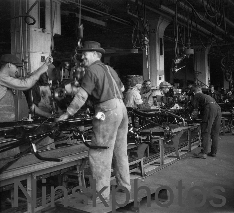 Ford Model T Assembly Line Assembling Chassis Frame, Ford Factory ...