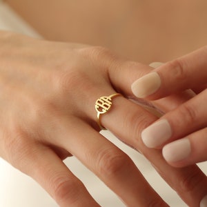 Sterling Silver Monogram Initial Ring, Circle Monogram Ring ...