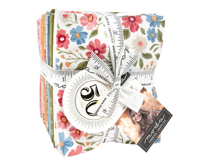 Solitaire Soft White Fat Quarter Bundle Precut by Maywood Studios (16 ...
