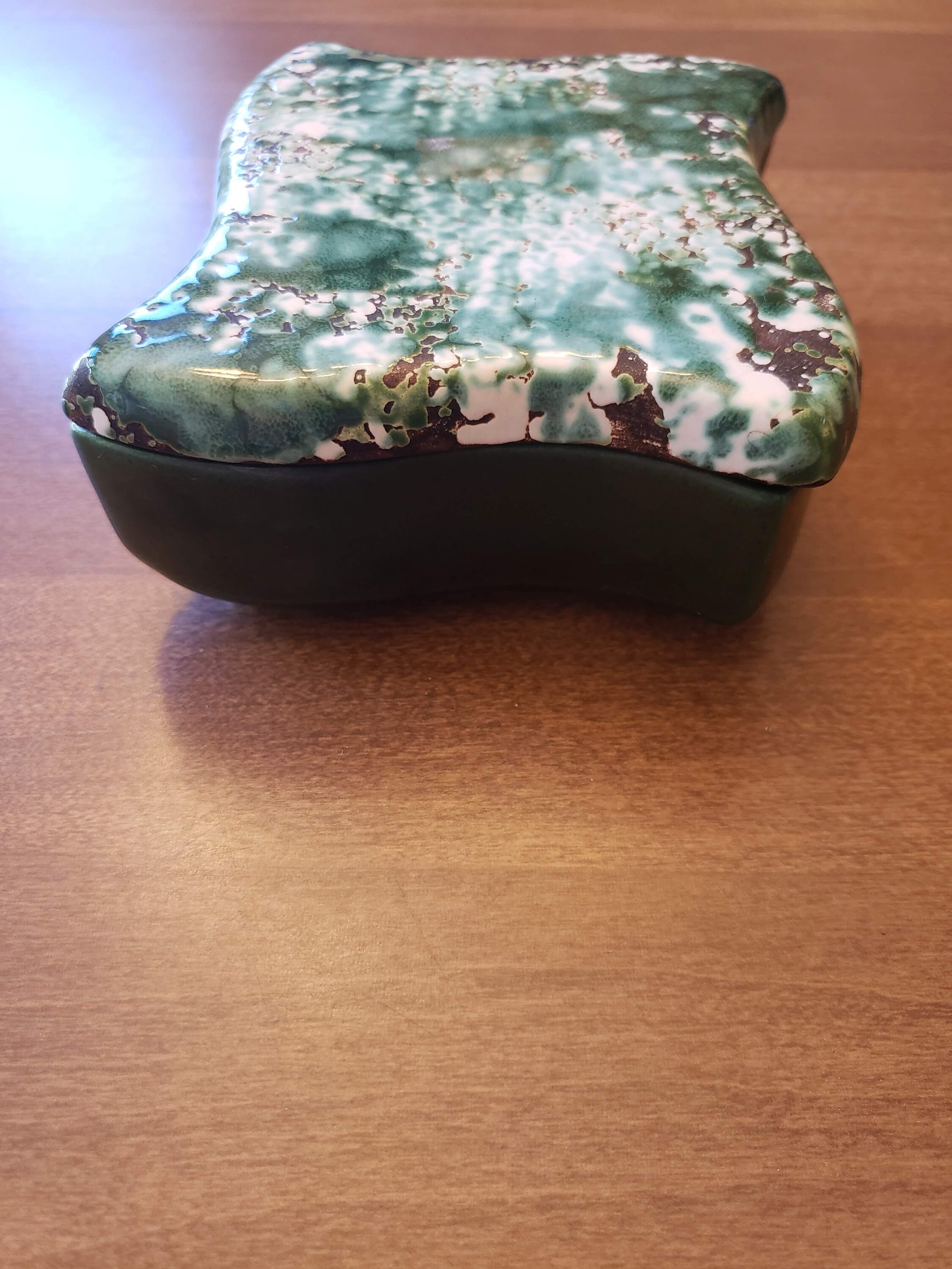 California Pottery Green and White Rhomboid-shaped Speckled Keepsake ...