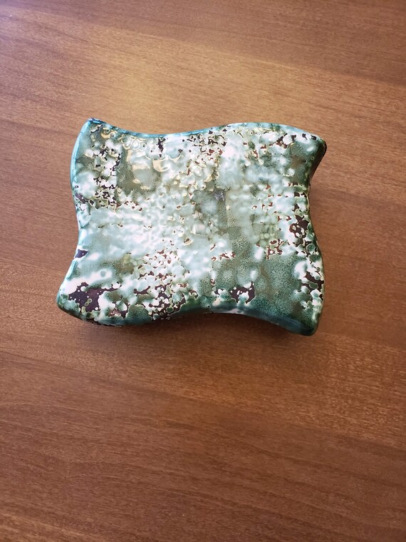 California Pottery Green and White Rhomboid-shaped Sp… - Gem