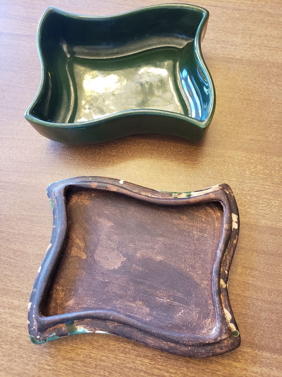 California Pottery Green and White Rhomboid-shaped Sp… - Gem