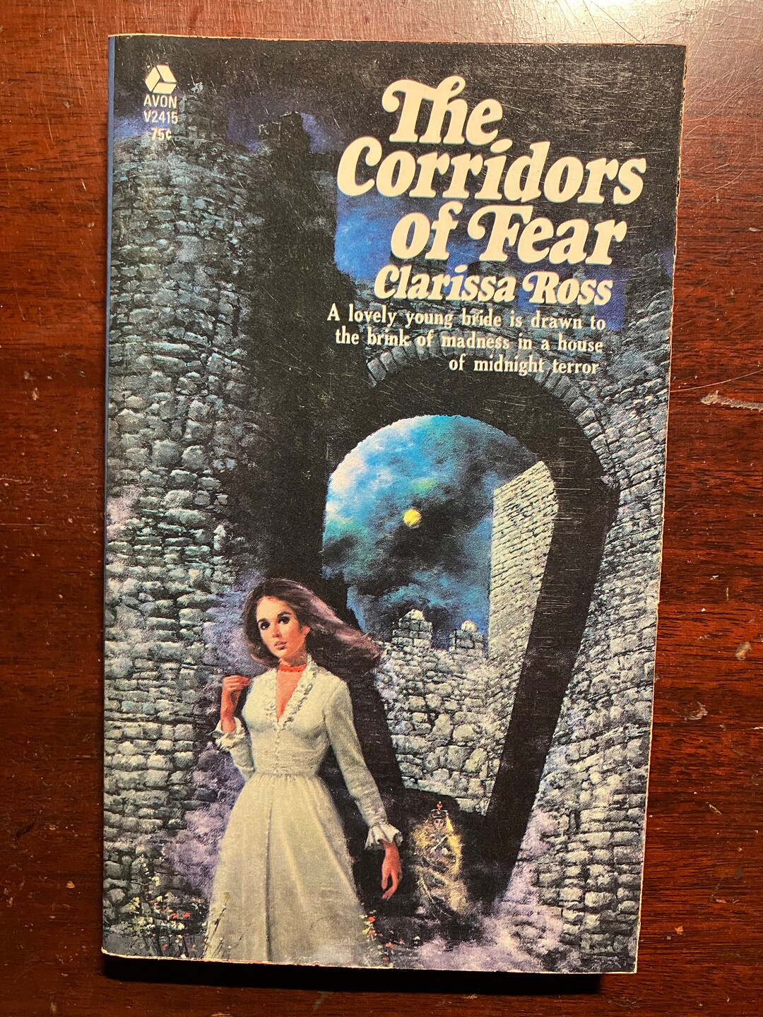 The Corridors of Fear Clarissa Ross Avon 1971 1970s Gothic Horror ...