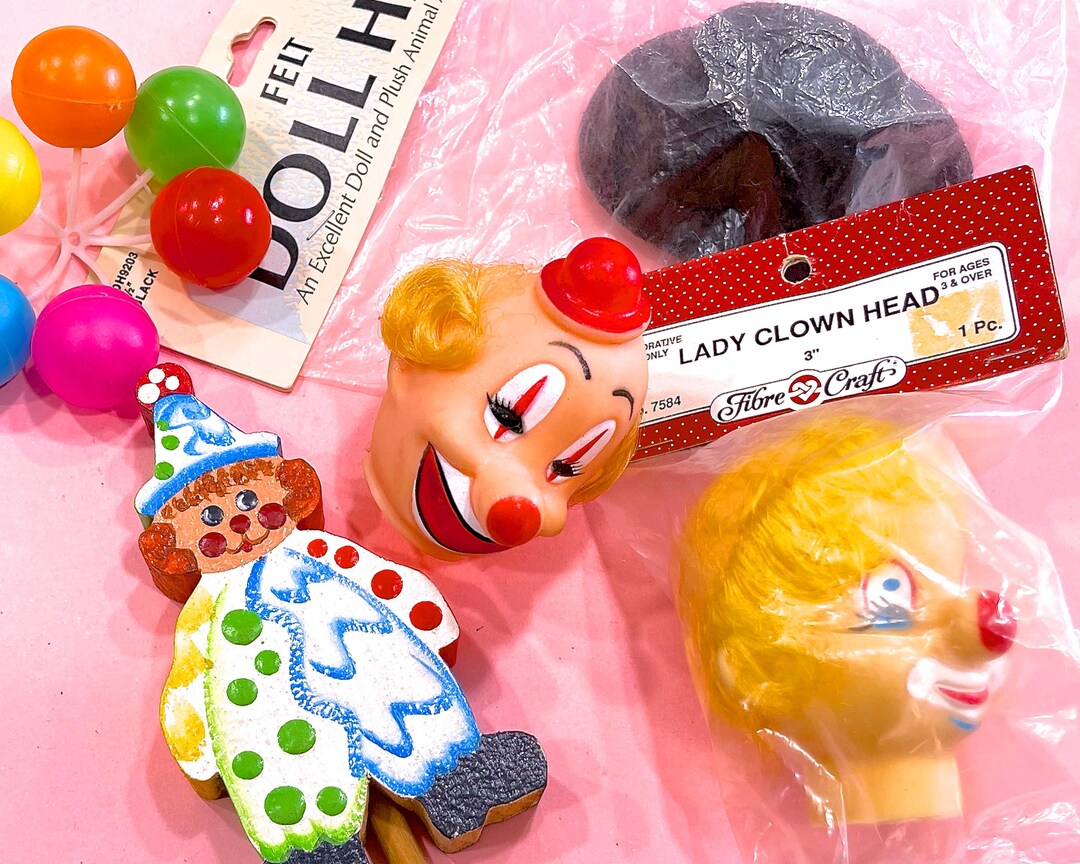 VINTAGE: Mix Clown Cake Cupcake Topper - Kitsch Clowns and Balloons ...