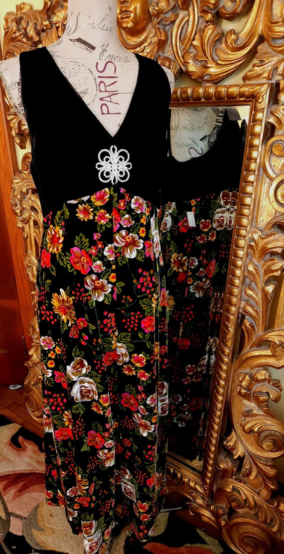 Vintage Sexy Floral Black Gem