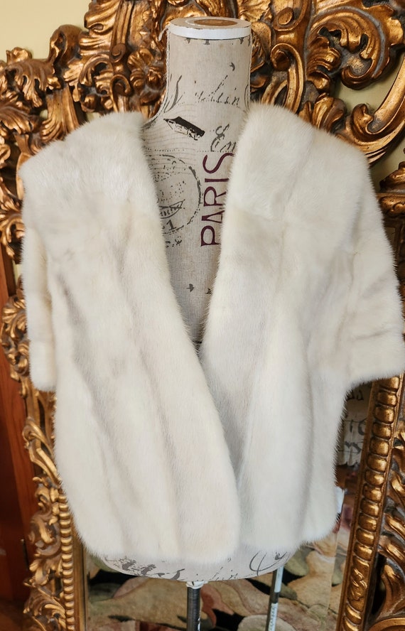 Vintage white mink stole - Gem