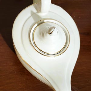 Autumn Leaf Aladdin Teapot Made by Hall's Superior Quality Kitchenware ...