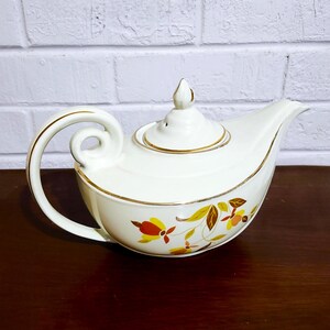 Autumn Leaf Aladdin Teapot Made by Hall's Superior Quality Kitchenware ...