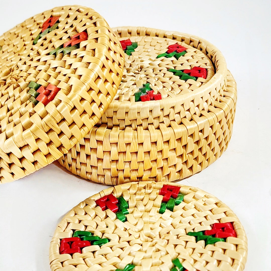 6 Raffia Round Coasters in Lidded Basket Holder & Woven Flower Design ...