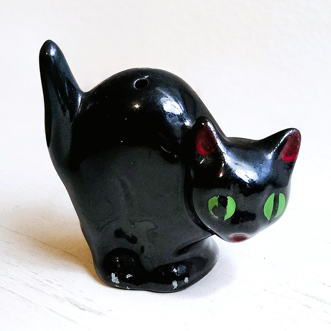 Small Scardey Cat Figurine of Hunched Back Kitty, Halloween Decor ...