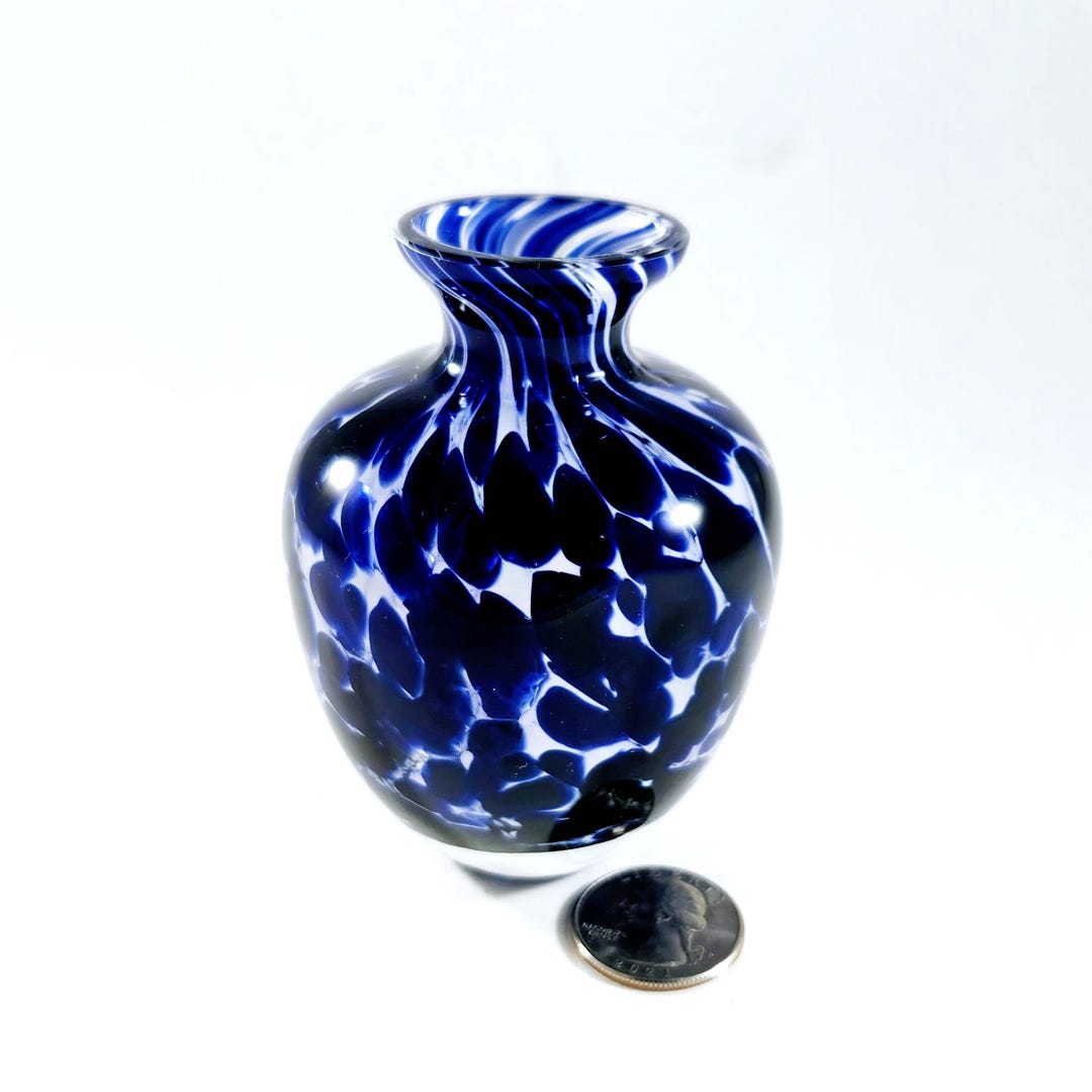 Small Cased Blue & White Bud Vase With Mottled Splatter Art Glass ...