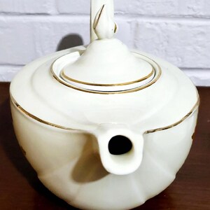 Autumn Leaf Aladdin Teapot Made by Hall's Superior Quality Kitchenware ...