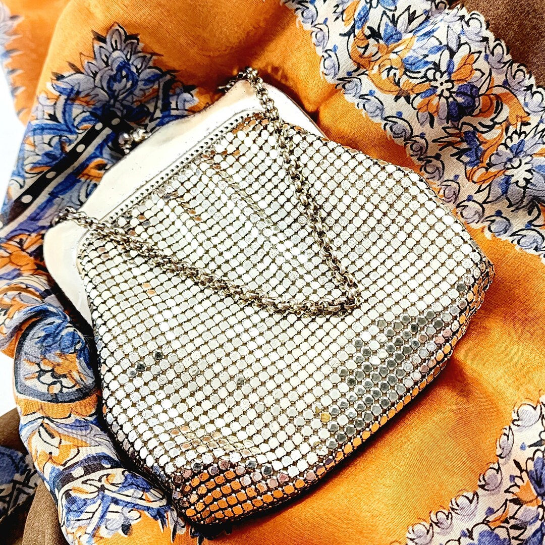 Small Whiting & Davis Silver Mesh Coin Purse With Kiss Lock and ...