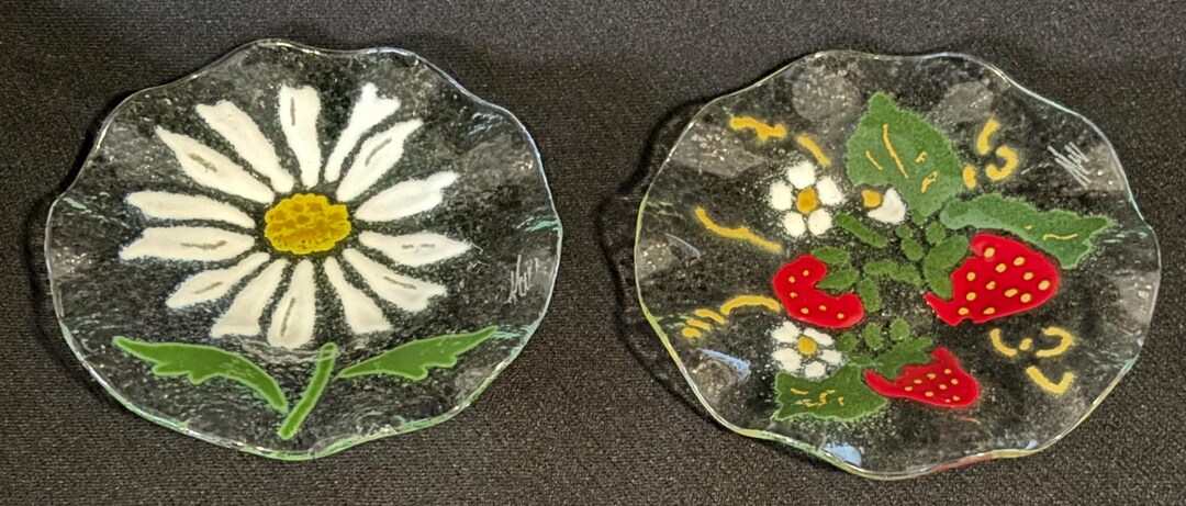 2 Miniature Peggy Karr Glass Ruffled Rim 4” Plates Daisy Flower ...