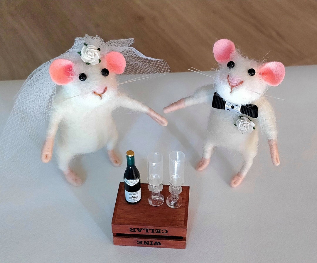 Mouse Couple Wedding Gift, Needle Felted White Mice, Bride and Groom ...