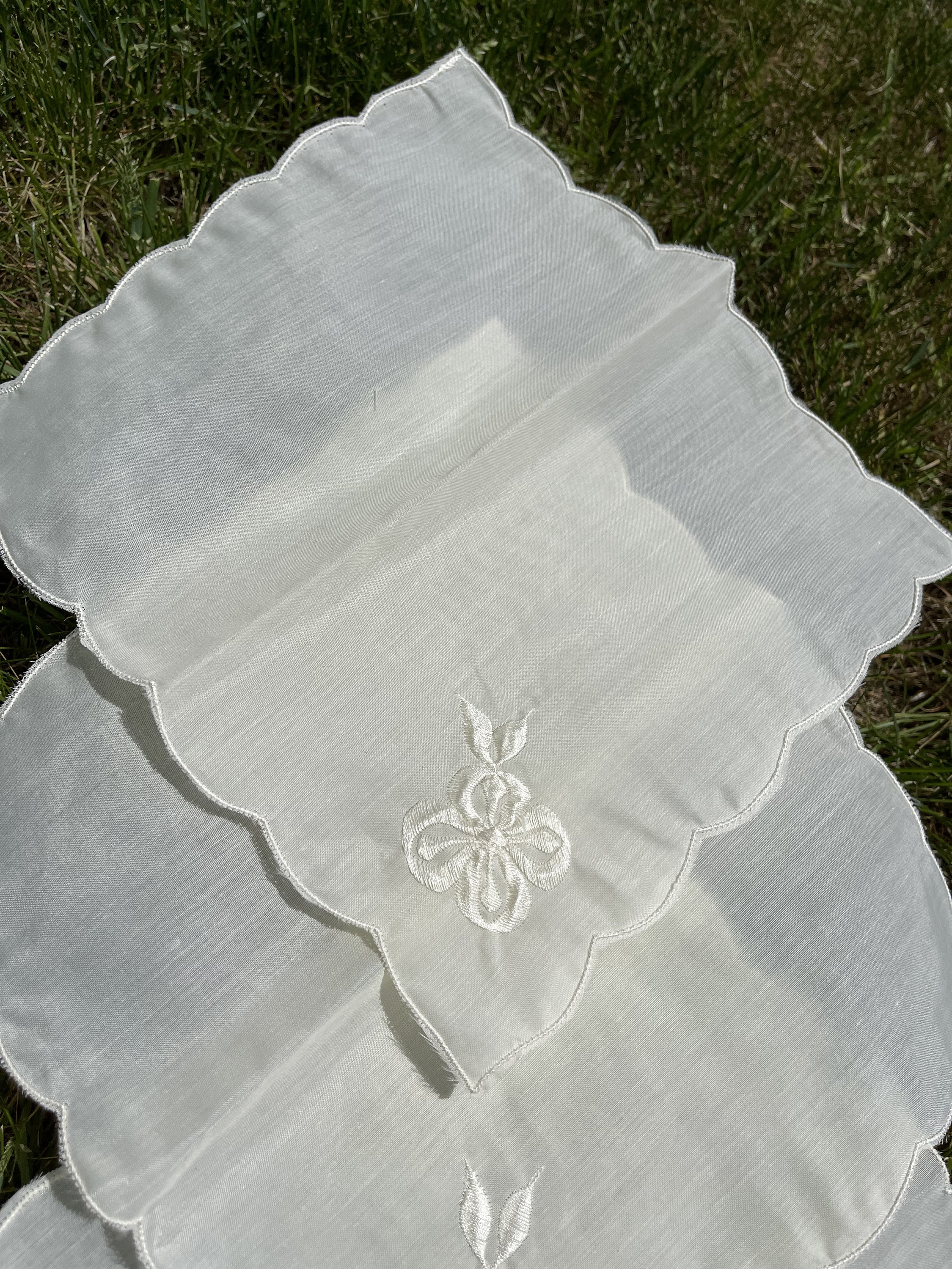Vintage Scallop Edge Linen Dinner Napkins With Embroidered - Etsy