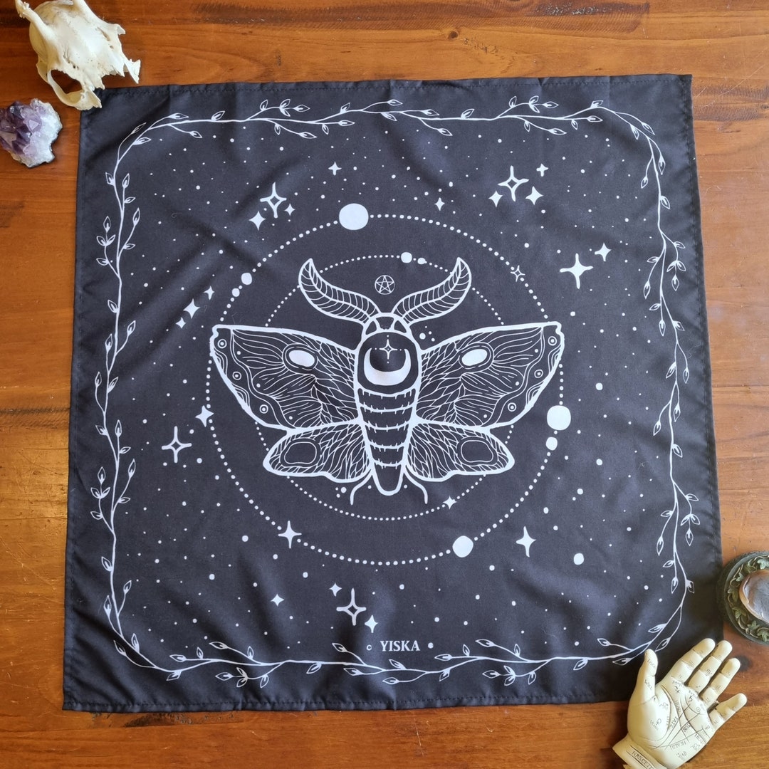 Celestial Moth Altar Cloth // Tarot Deck Cloth // Witch Wicca Pagan ...
