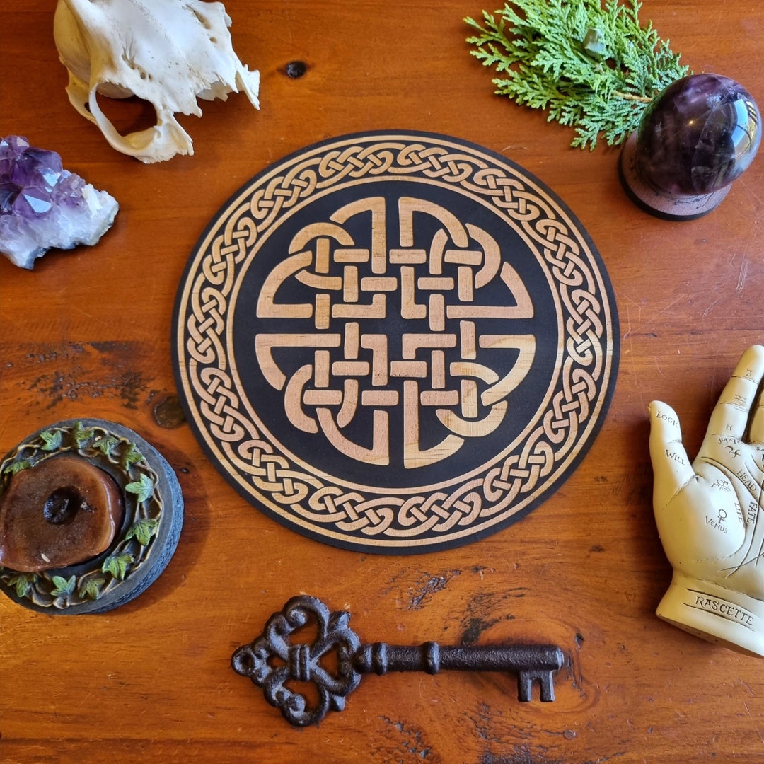 Dara Knot // Celtic Strength Knot Tile // Magickal Decor - Etsy