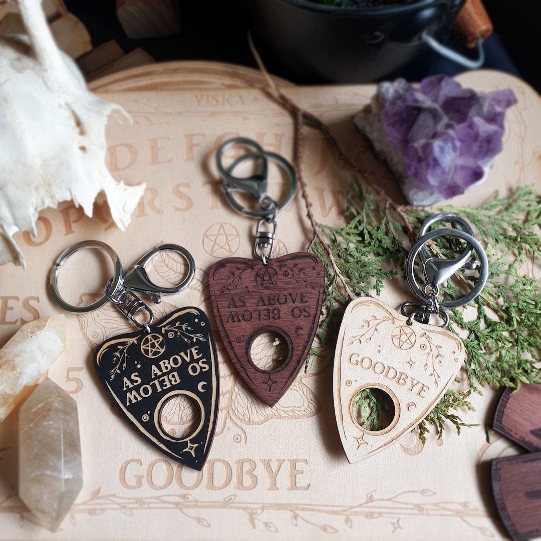 Wooden Planchette Keyring // Occult Spirit Board Keychain // Witchy ...