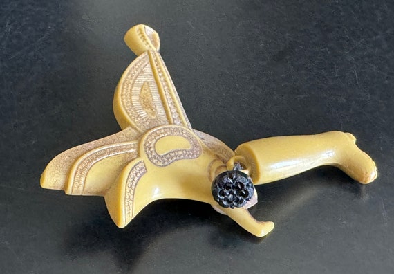 Circa 1940s Bakelite brooch - Western Saddle & Boot - Gem