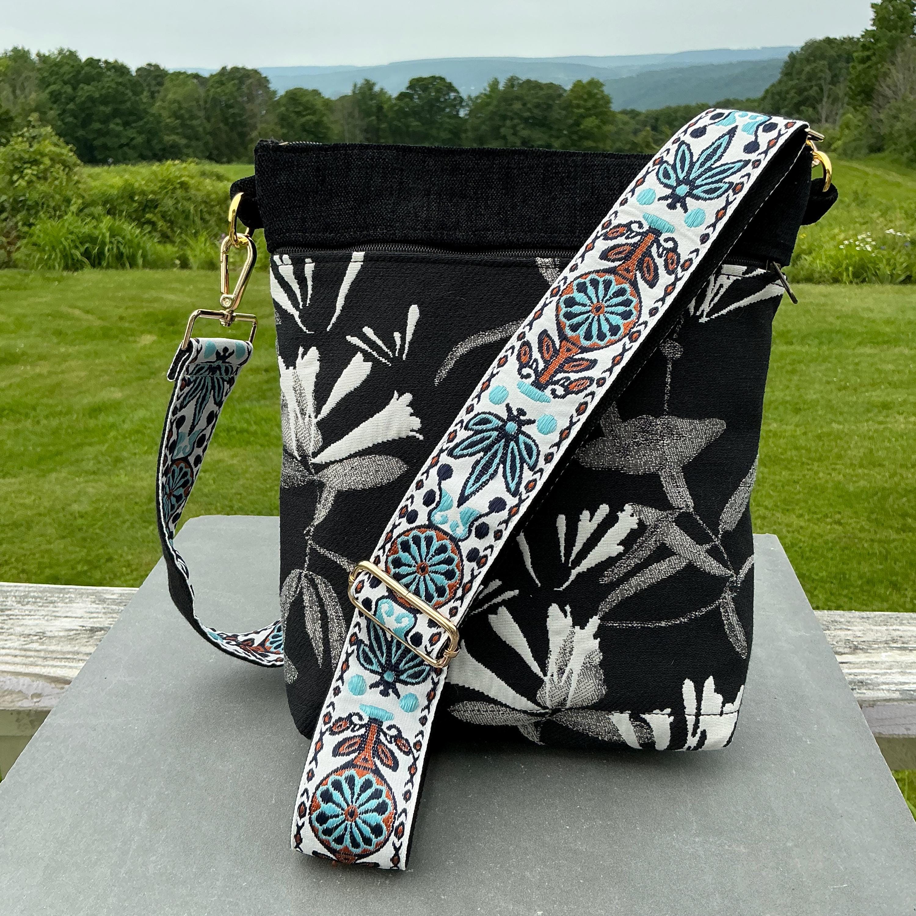 Large Black & White Organizer Bag Crossbody Tapestry Purse With Pockets ...