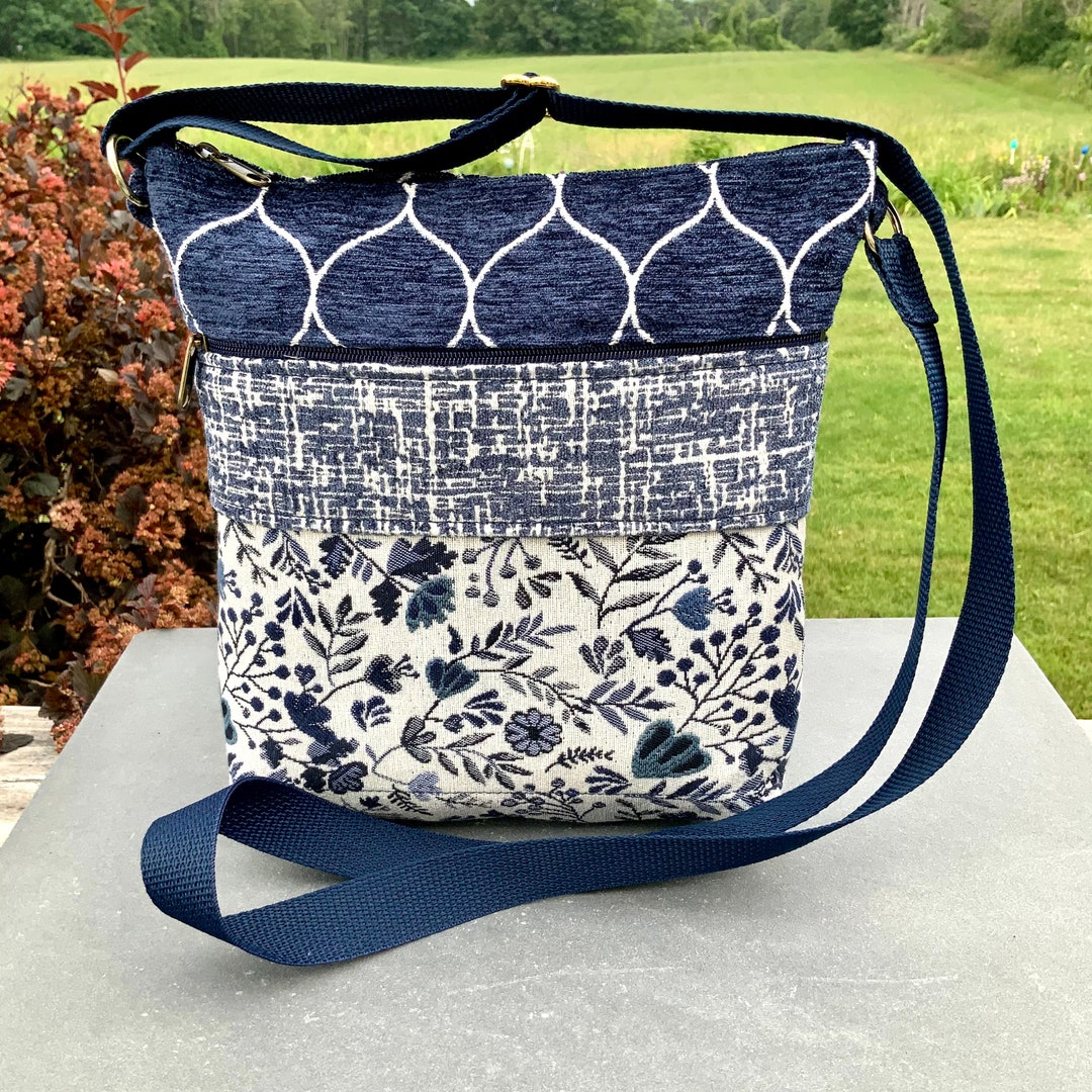 Crossbody Bag Tapestry Shoulder Bag Classic Blue & White Travel Bag ...