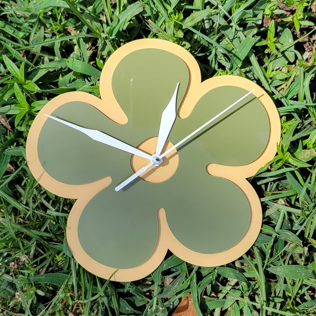 Mini Retro Vintage 1970s Inspired Daisy Wall Clock Funky Wall Clock ...