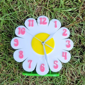 Retro Vintage 1970s Inspired Daisy Desk Clock - Funky Desk Clock ...