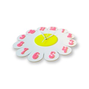 Retro Vintage 1970s Inspired Daisy Wall Clock - Funky Wall Clock ...