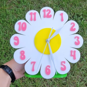 Retro Vintage 1970s Inspired Daisy Desk Clock - Funky Desk Clock ...