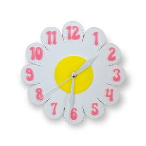 Retro Vintage 1970s Inspired Daisy Desk Clock - Funky Desk Clock ...