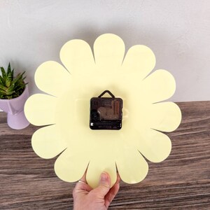 Retro Vintage 1970s Inspired Daisy Wall Clock - Funky Wall Clock ...