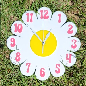 Retro Vintage 1970s Inspired Daisy Wall Clock - Funky Wall Clock ...