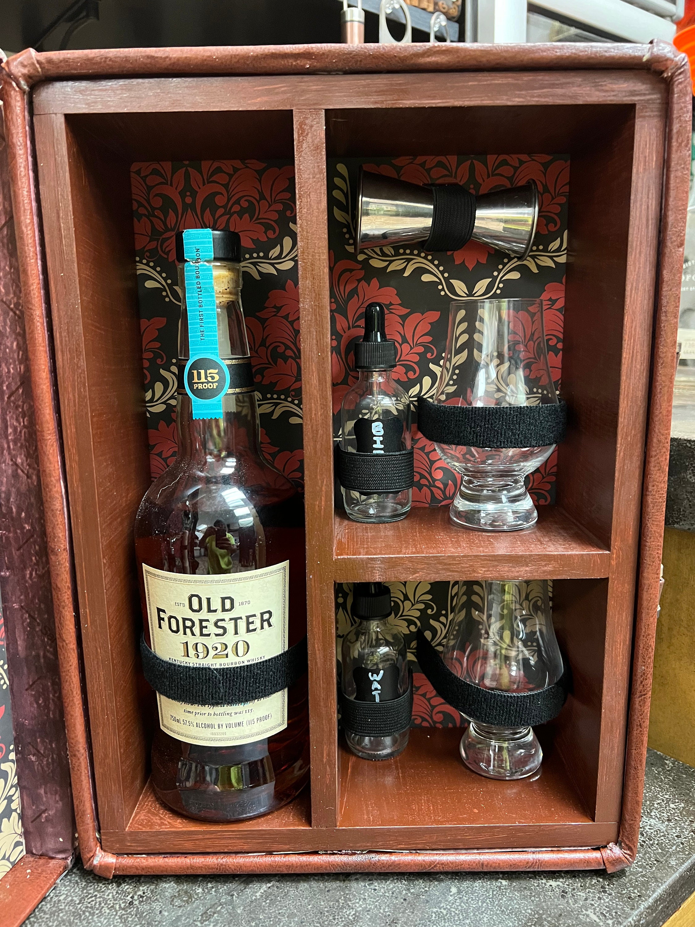 Custom Vintage Style Portable Speakeasy Mini Traveling Bar for Bourbon ...