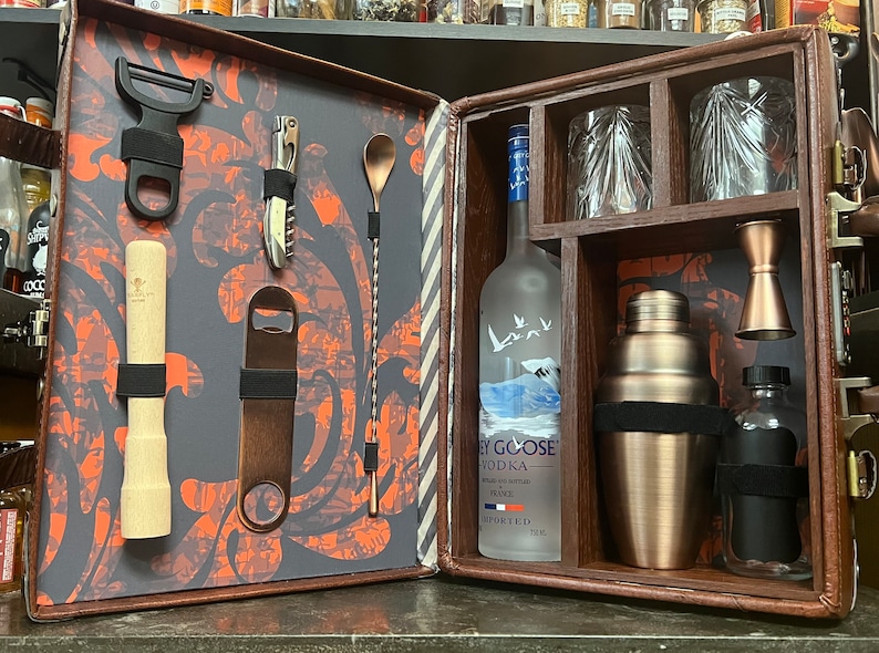 Vintage Style Portable Speakeasy Mini Plus Traveling Bar Case Chest ...