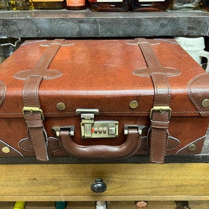 Vintage Style Portable Speakeasy Mini Plus Traveling Bar Case Chest ...