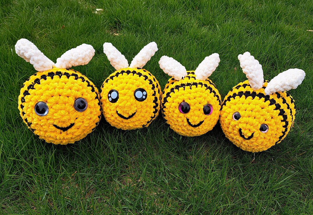 Jumbo Bumbo-bee | Blanket Yarn Amigurumi | Soft Crochet Bumblebee ...