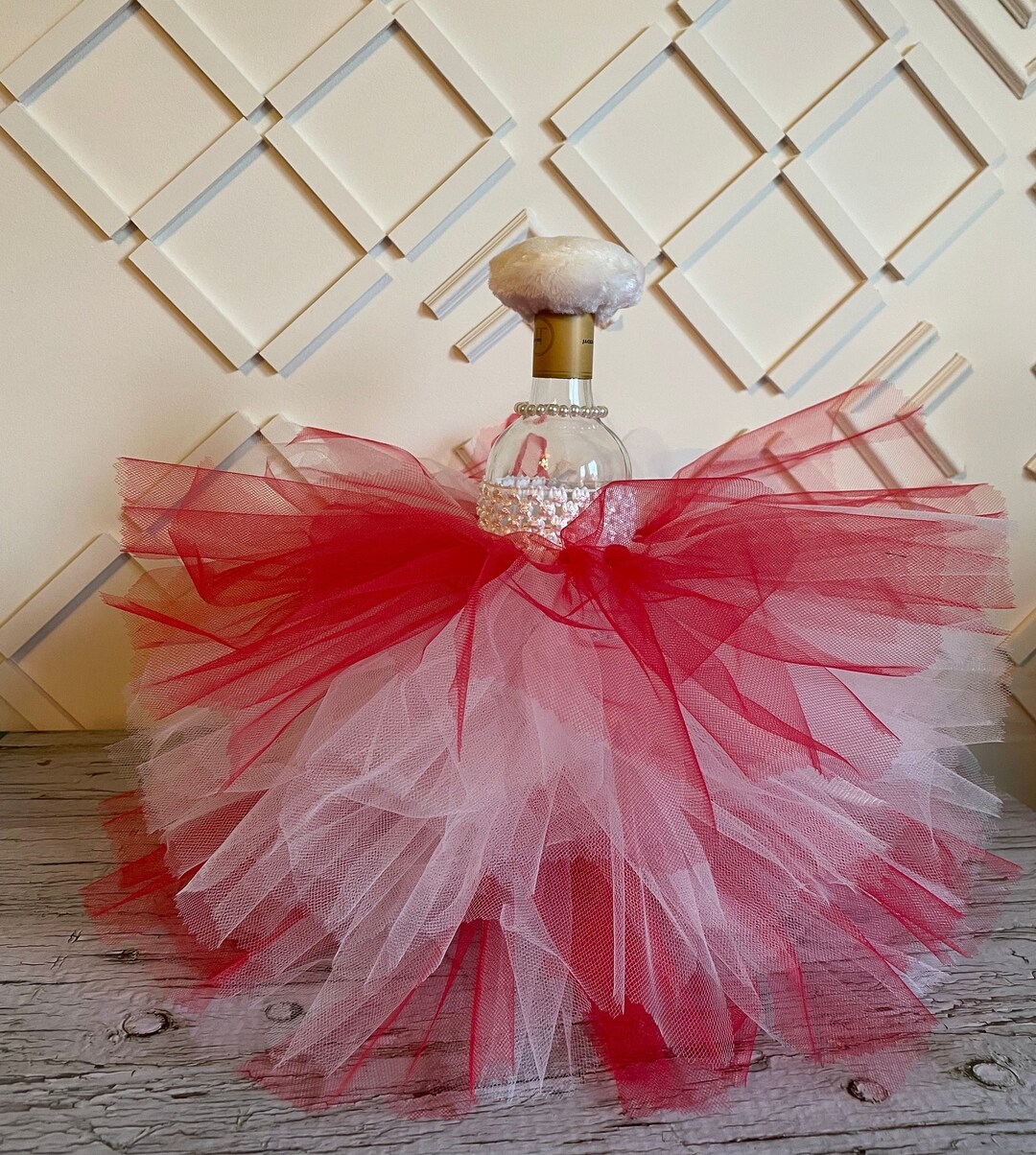 Red and White Tulle Wine Bottle Cover: Valentine's Day Decor - Etsy