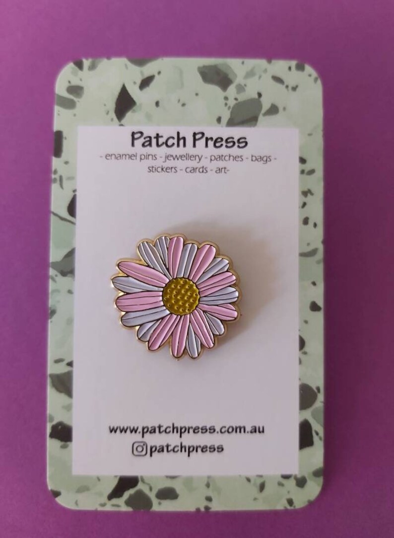 Australian Daisy Flower Enamel Lapel Pin Badge | Etsy