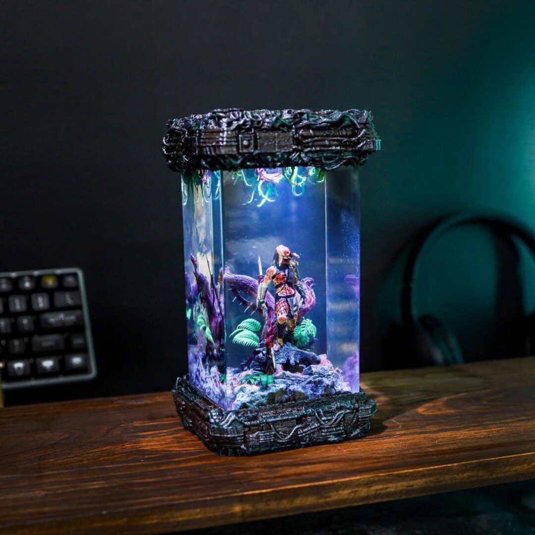 Predator Monster Epoxy Lamp V1, Sci-fi Horror Resin Art Night Light ...