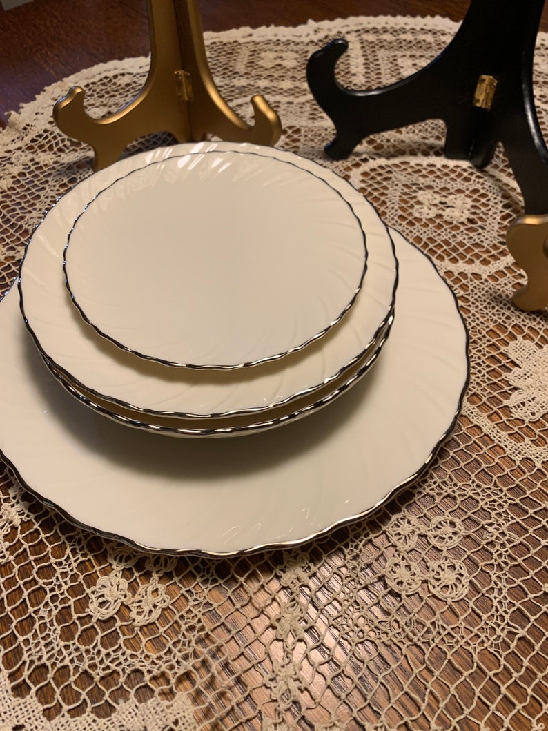 1 Lenox Weatherly Bone China 4 Piece Place Setting Ivory Swirl Platinum ...