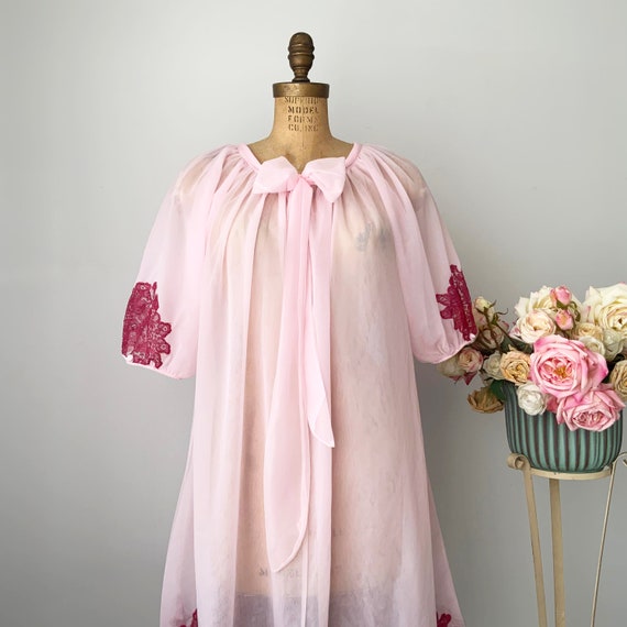 Vintage DORSAY Pink Night Robe with Burgundy Floral L… - Gem