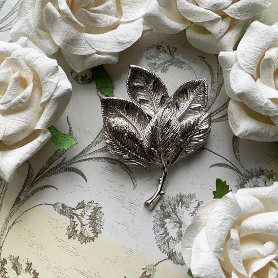 CORO Silver Tone Textured Metal Leaves Brooch, Class… - Gem