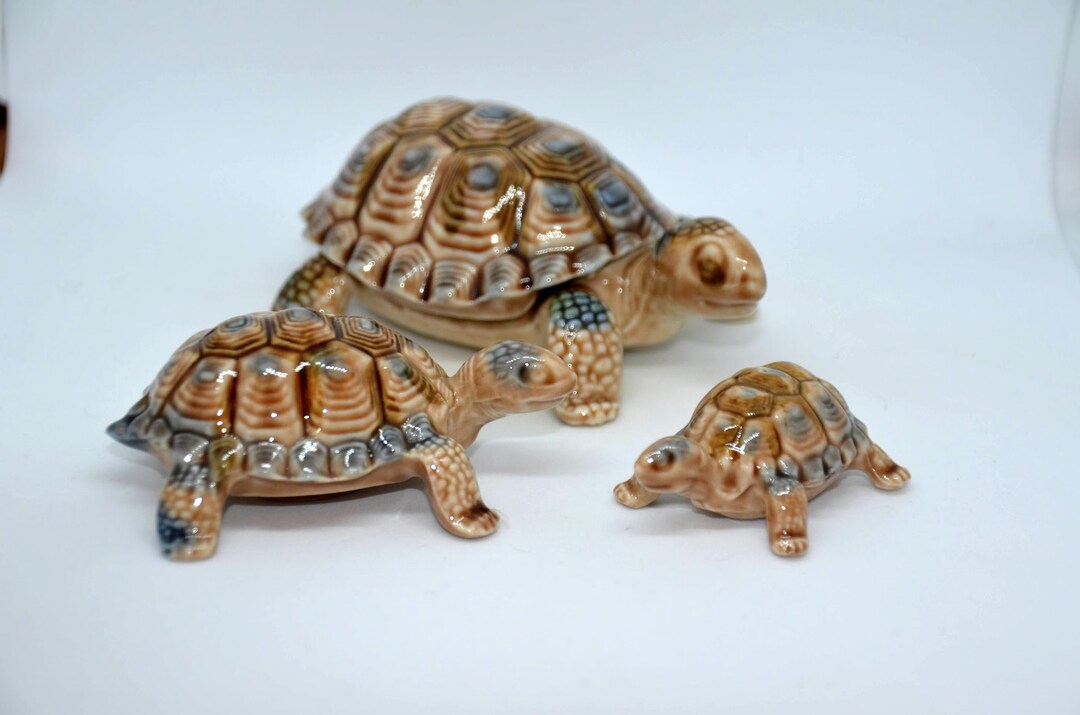 Wade of England Mom, Dad & Baby Tortoises Porcelain Figurines 1960 - Etsy