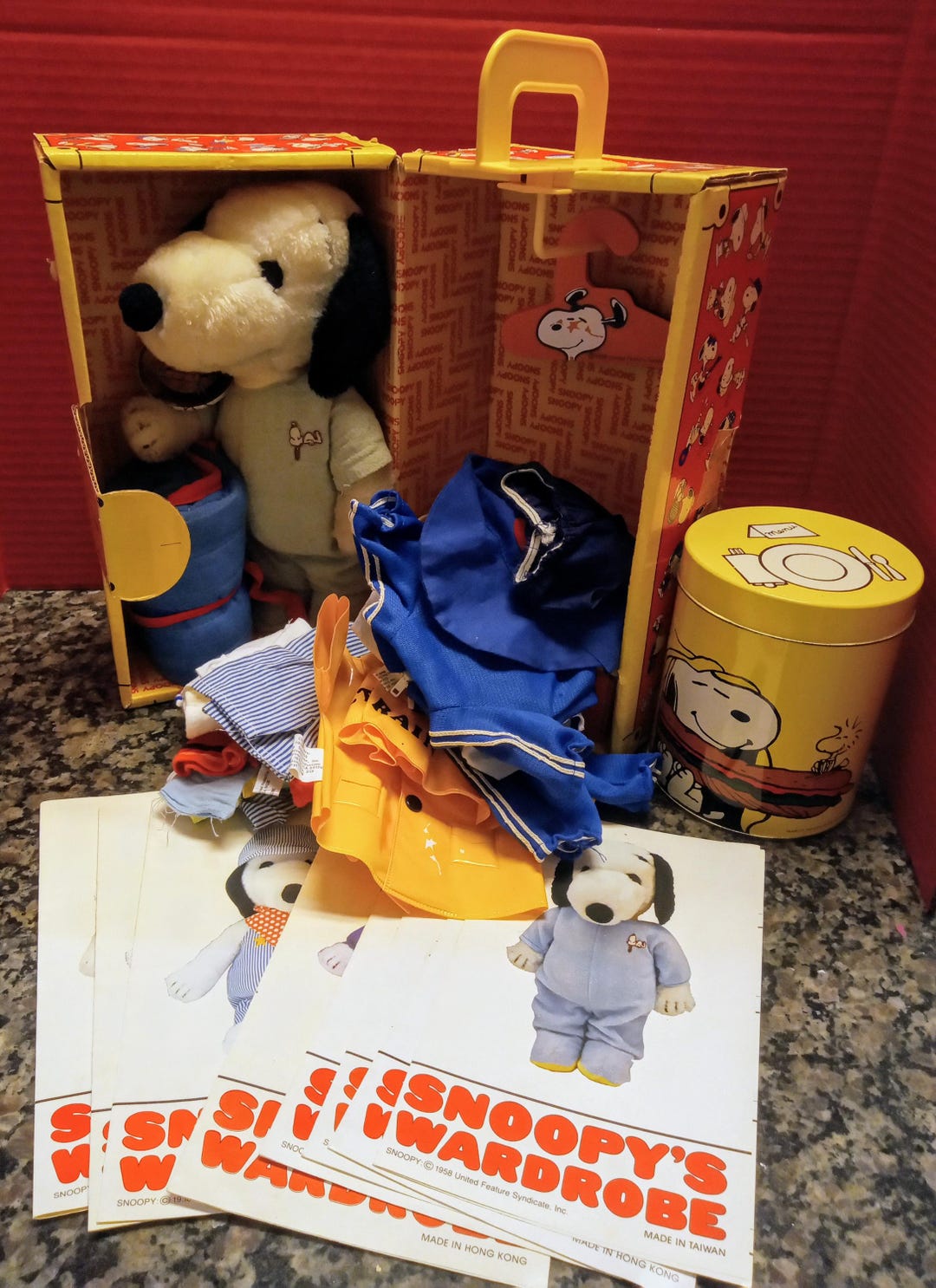 Vintage SNOOPY WARDROBE TRUNK 1965 - Complete With Clothes and More ...