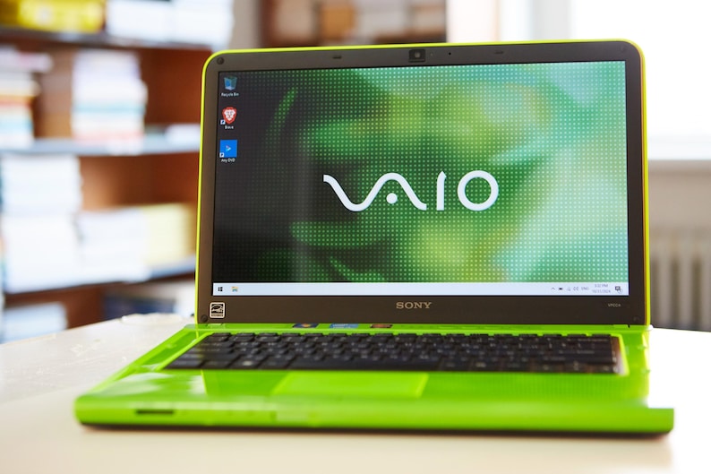Sony VAIO CA2 VPCCA22FX/G 14" Laptop Computer (neon Green). Retro ...