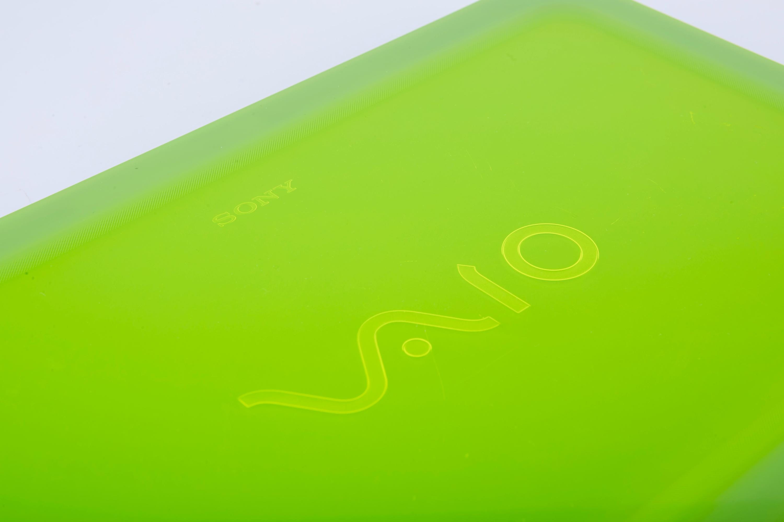 Sony VAIO CA2 VPCCA22FX/G 14" Laptop Computer (neon Green). Retro ...